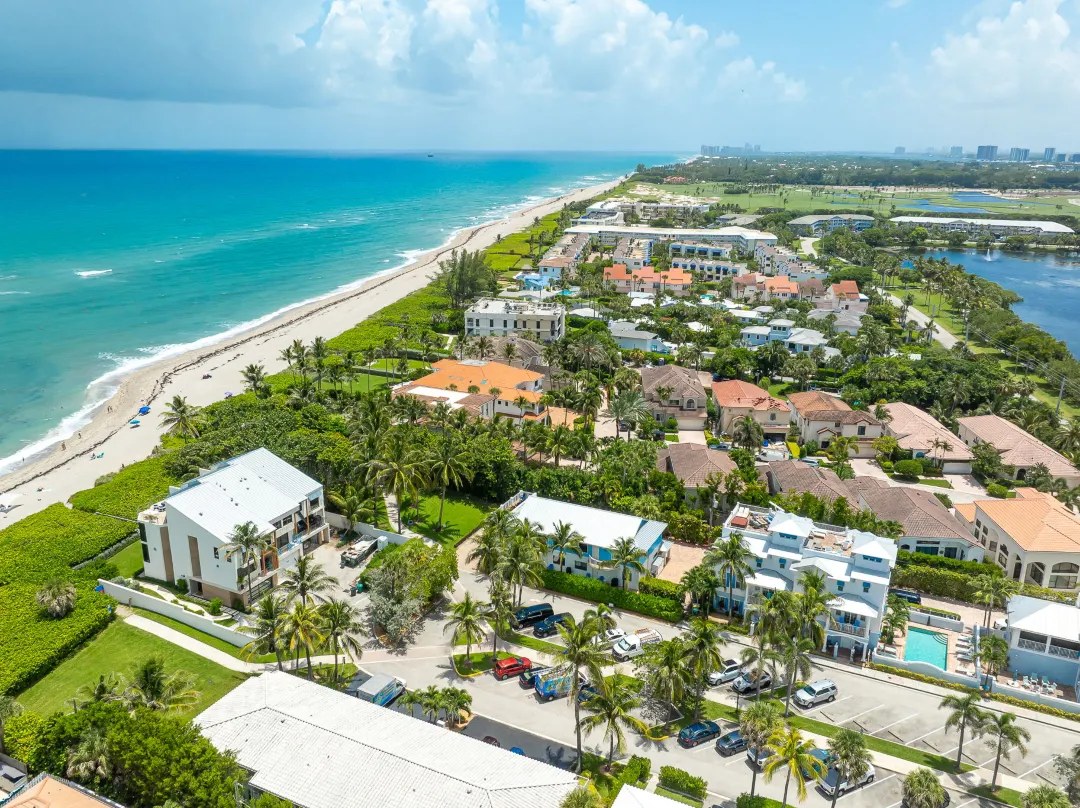 Steps To Juno Beach With Private Patio - Stylish Coastal Haven - Jupiter, FL
