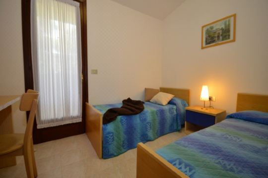 Peaceful Flat in a Residence with Fenced Garden and Pool预订价格,联系电话位置地址【携程酒店】