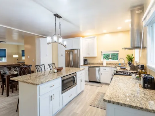 Cozy Retreat - Wifi, Fire Pit, Game Room - Pittsburgh, PA