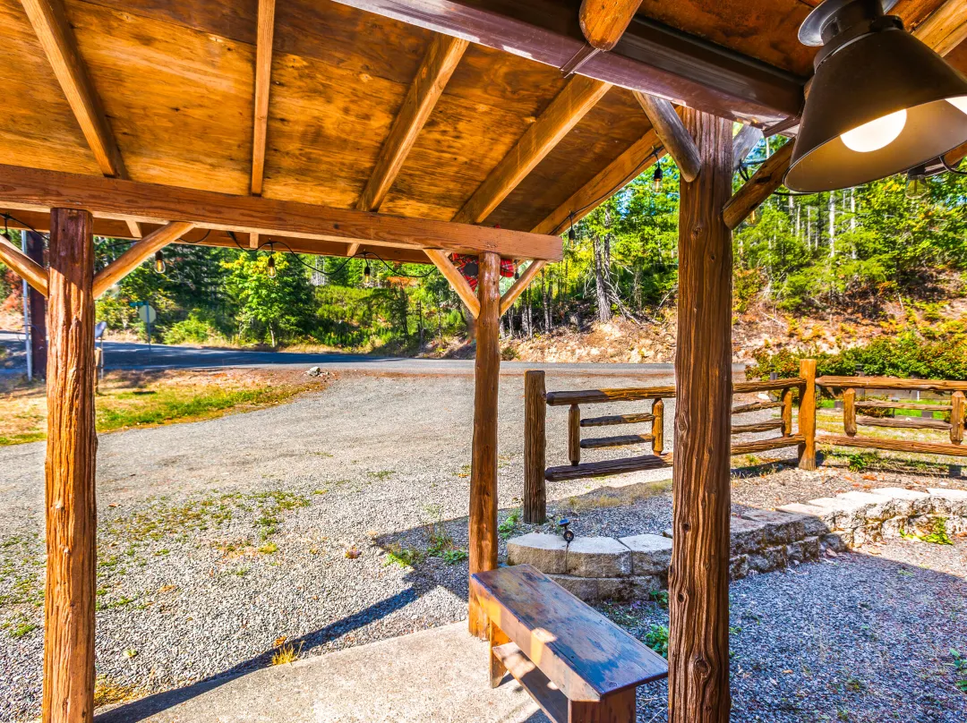 Charming Cabin Retreat With Cozy Fireplace - Stunning Outdoor Haven - Packwood, WA