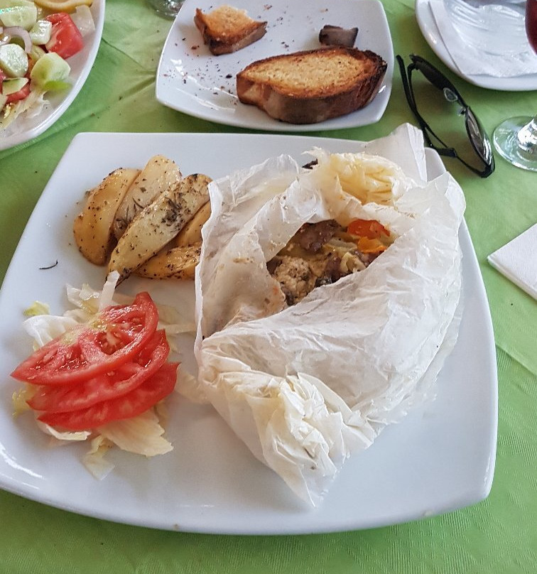 Moukas Restaurant - (Gouvia)餐厅/美食点评 - 餐厅地址/餐厅电话/餐厅周边信息/餐厅推荐菜 ...