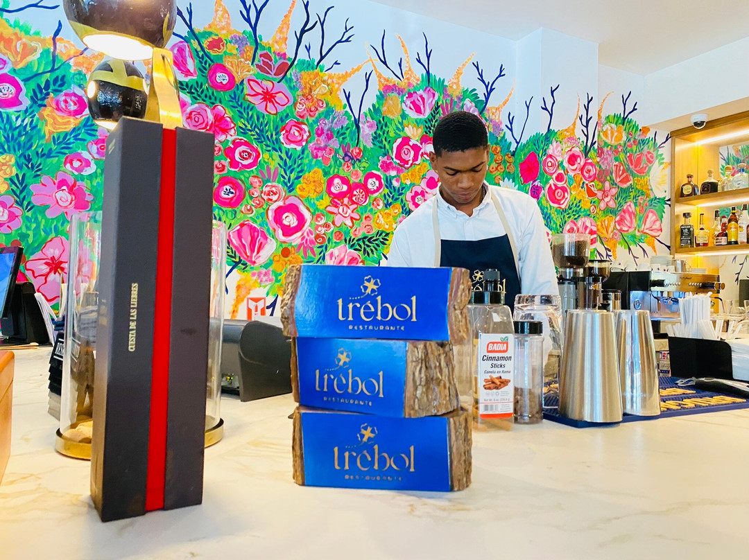 Trébol Restaurante - (巴瓦罗)餐厅/美食点评 - 餐厅地址/餐厅电话/餐厅周边信息/餐厅推荐菜 - Tripadvisor猫途鹰