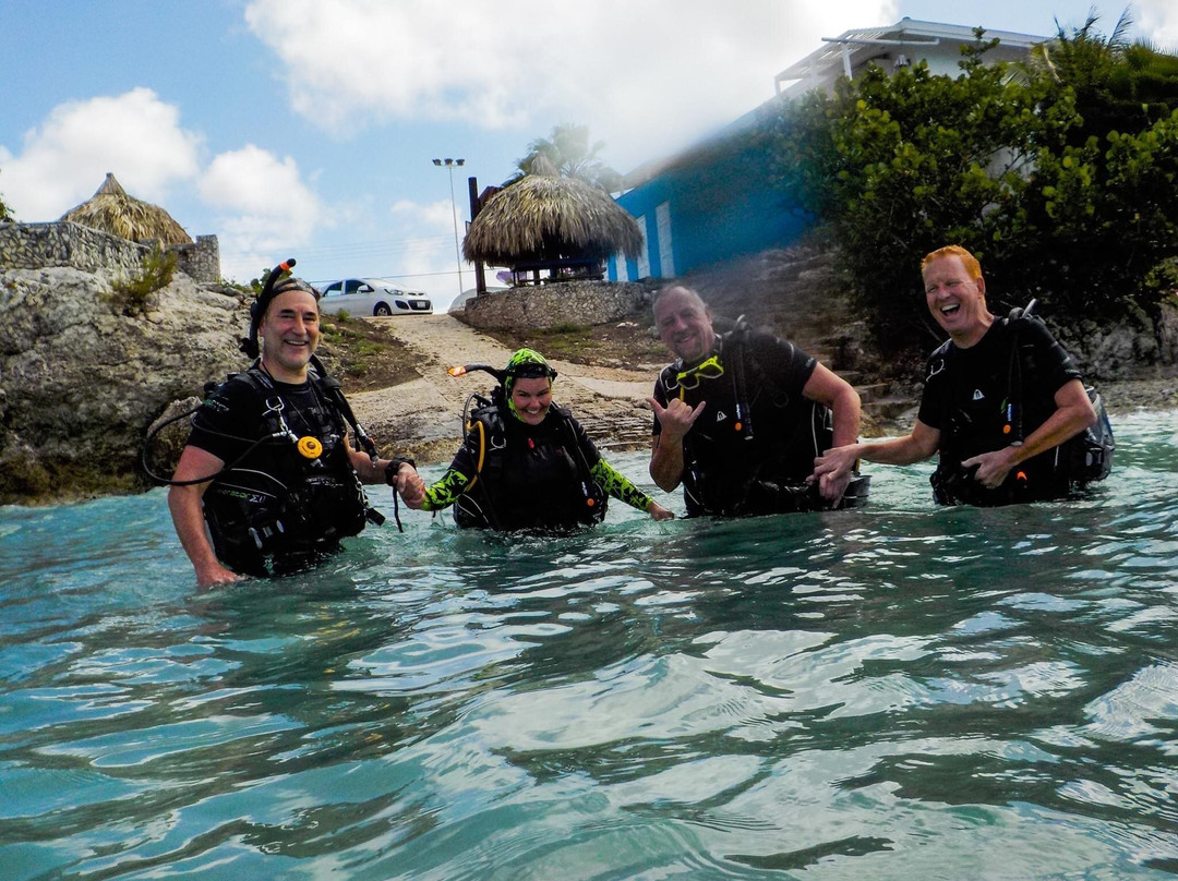 2024年11月Coral Divers景点攻略-Coral Divers门票预订|地址|图片-Coral Divers景点点评-猫途鹰