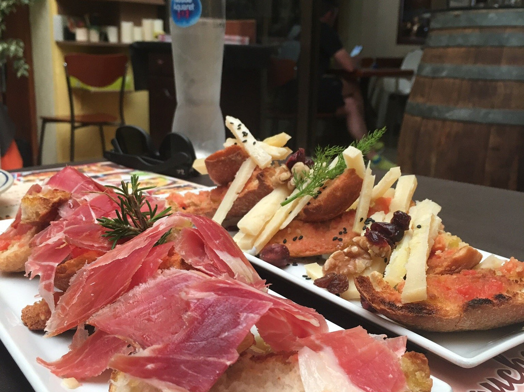 Groucho's Tapas Bar - (卡莱利亚)餐厅/美食点评 - 餐厅地址/餐厅电话/餐厅周边信息/餐厅推荐菜 ...