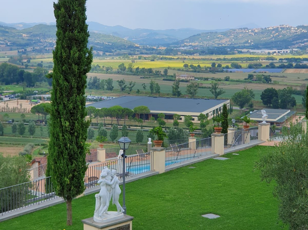 2023年Solomeo旅游攻略 - 7Solomeo酒店/景点/门票/美食/自助游/自驾/自由行/游玩攻略 - Tripadvisor猫途鹰