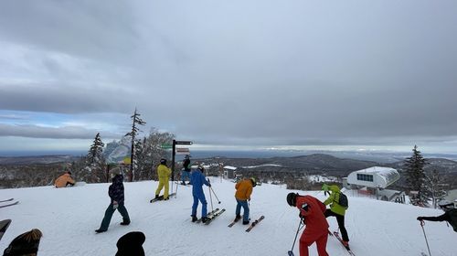 【Snow play experience】Sightseeing Tour from Sapporo to Jozankei ...