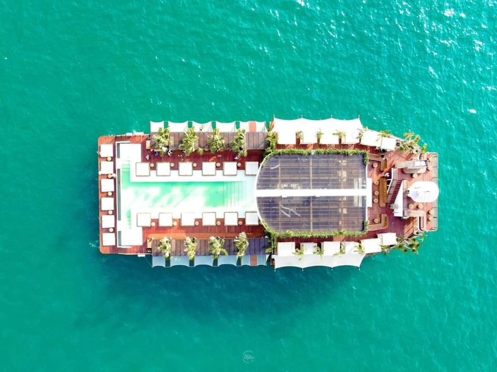 一日大师-普吉岛芭东YONA Beach Club漂浮海上俱乐部海景泳池游艇游船酒吧自助餐线路推荐【携程玩乐】