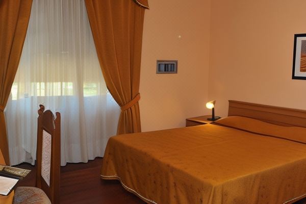 阿尔塔维拉酒店(Hotel Altavilla)预订价格,联系电话位置地址【携程酒店】