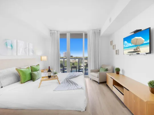 Stunning Ocean Views And Resort Style Amenities - Elegant Beach Retreat - North Miami, FL