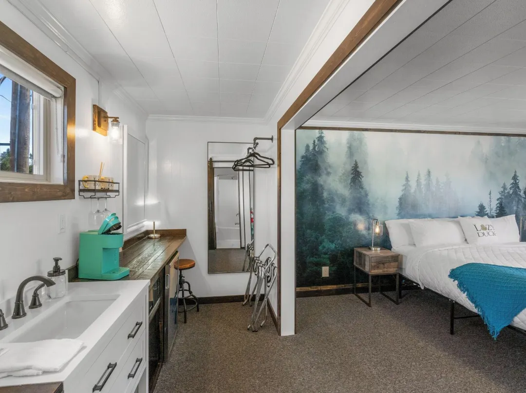 Lazy Duck Inn - West Yellowstone, MT