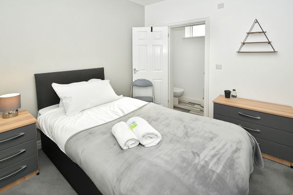 克鲁147号威斯敏斯特街的联排别墅(Townhouse @ 147 Westminster Street Crewe)预订价格,联系电话位置 ...