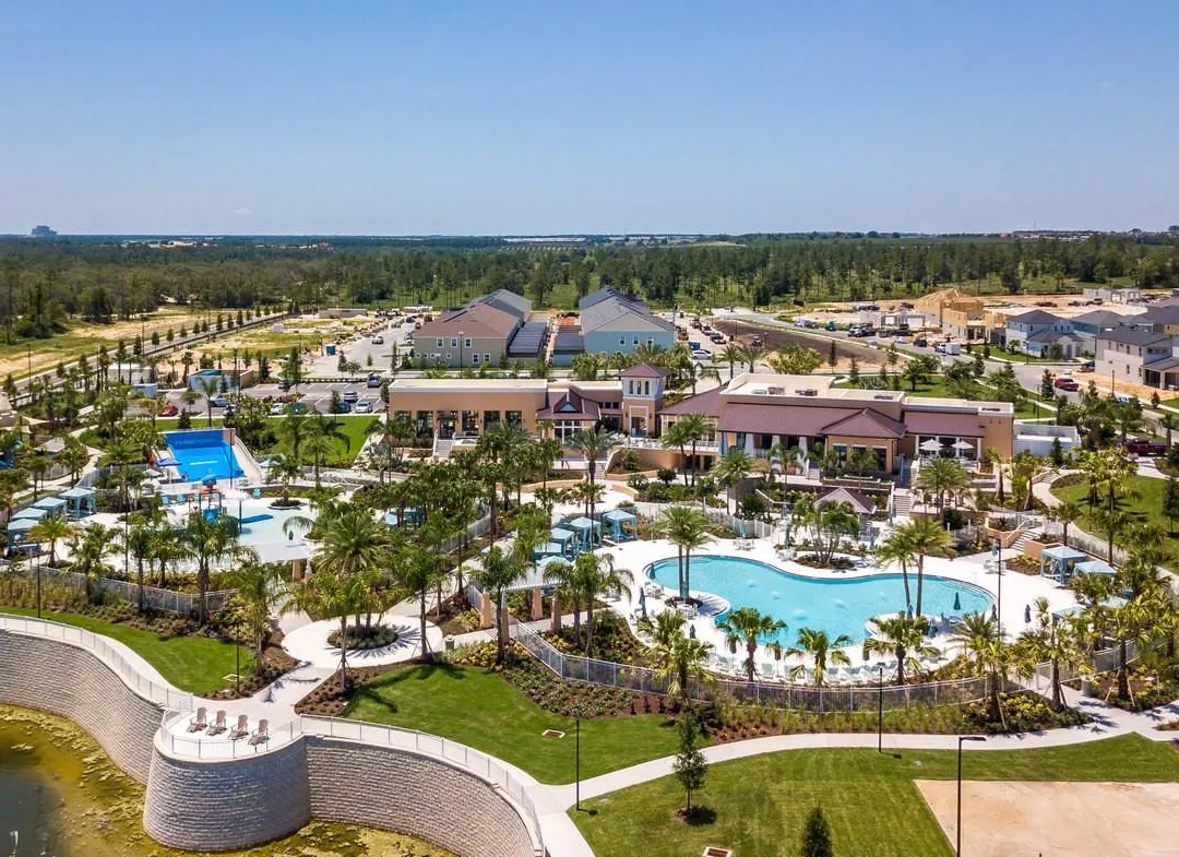 Cozy Living Space And Screened Pool Access - Elegant Oasis - Four Corners, FL