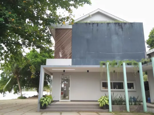 Cavery Beach Hotel - Padang