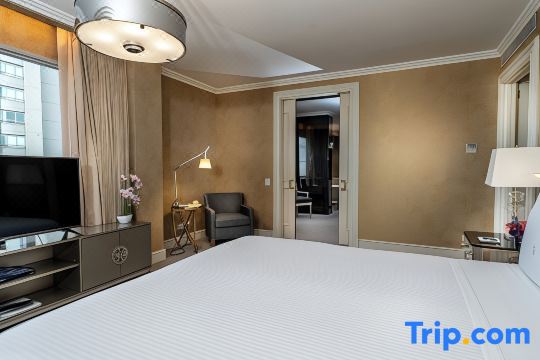 Alvear Icon Hotel Book / Directions - NAVITIME Transit