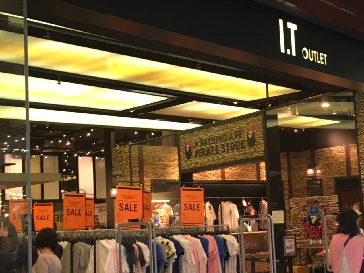 香港I.T Outlet购物攻略,I.T Outlet物中心/地址/电话/营业时间【携程攻略】