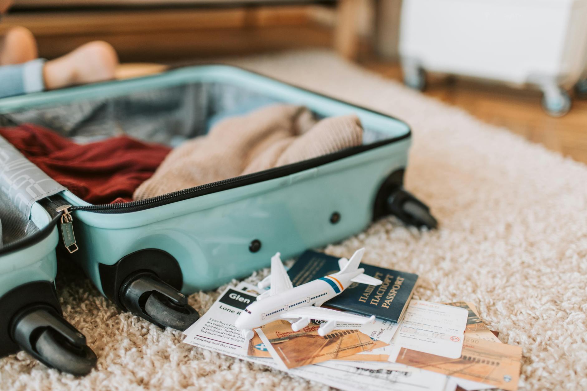 Does Delta Air Lines Charge for Carry-On Bags? (2026 Guide) | Trip.com