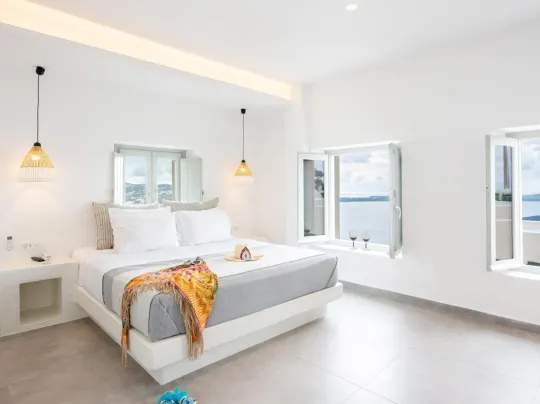 Caldera Cliff Illusion Suites - Santorini