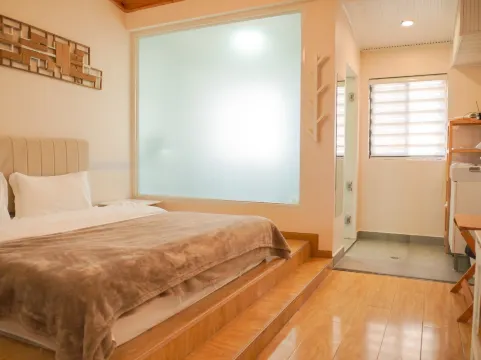 Fontainebleau International Youth Hostel - Dali