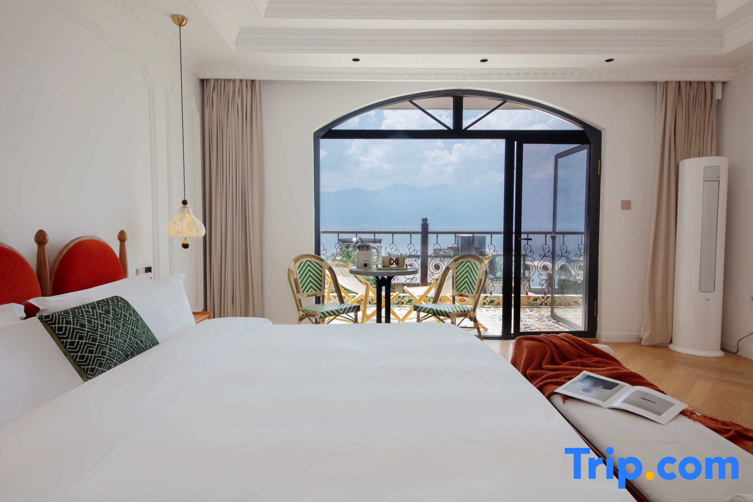Dali Spring Villa · French Garden Sea Villa (Erhai Lake) 予約 / アクセス情報 ...