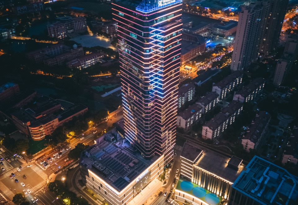 无锡丽笙精选酒店(Wuxi Radisson Collection Hotel)-主页-优惠预订