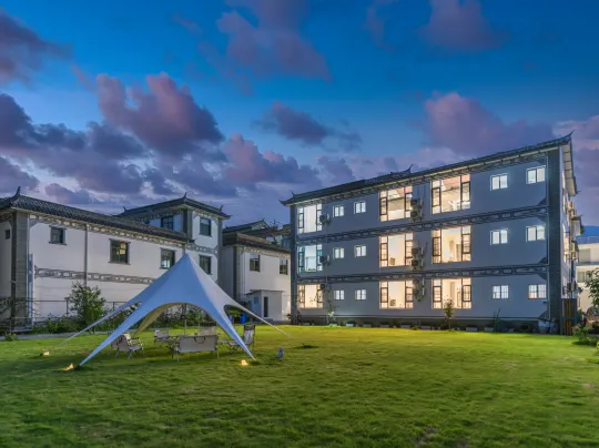 Lawn | Juean Caoping Dujia Garden Homestay - Dali