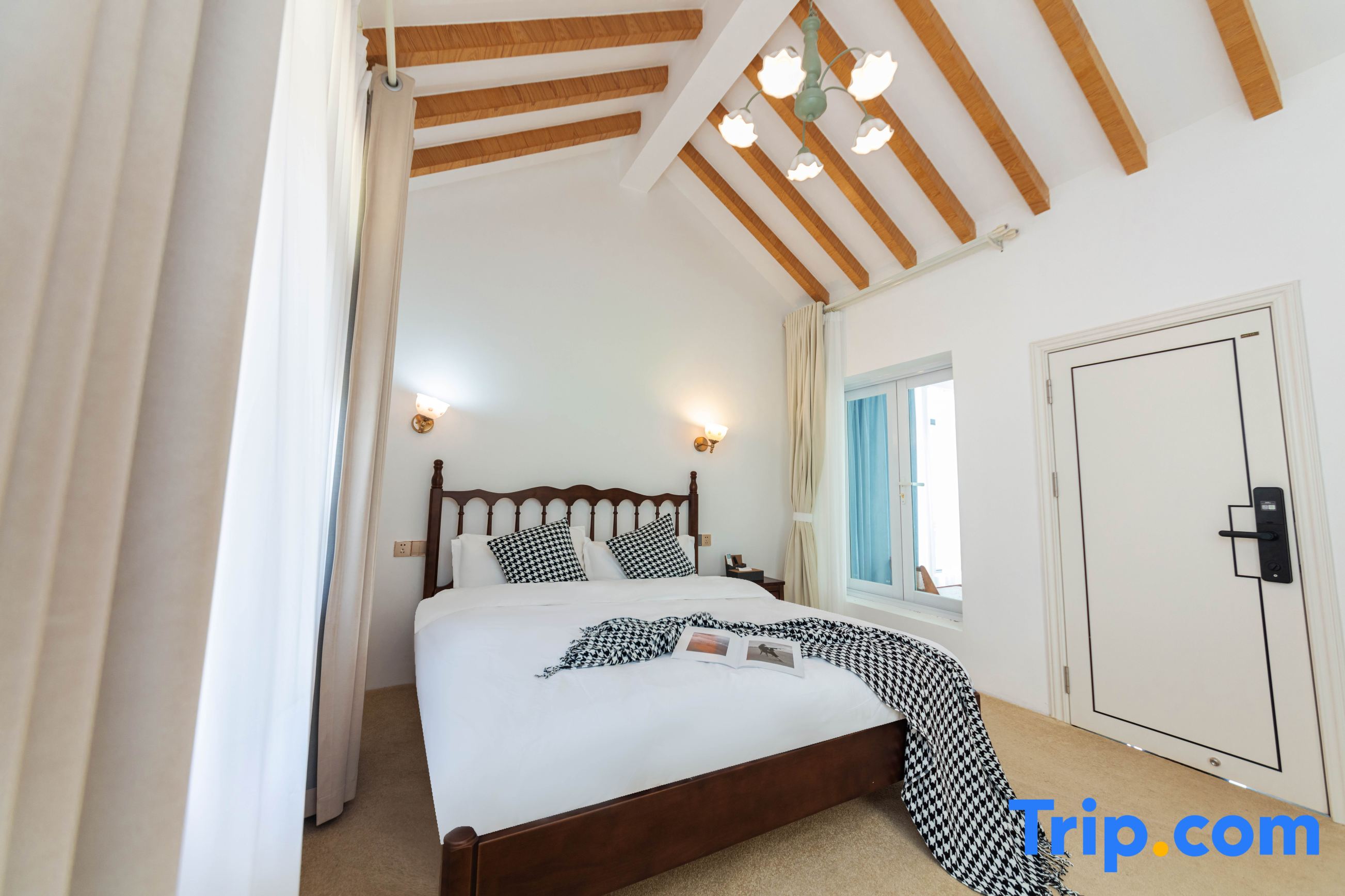Dali Spring Villa · French Garden Sea Villa (Erhai Lake) 予約 / アクセス情報 ...
