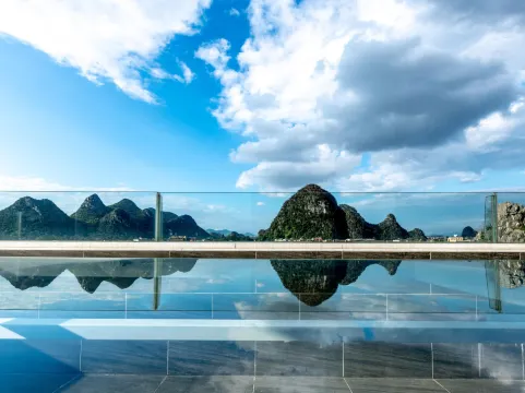 Under The Rose Tree · Garden Homestay - Guilin