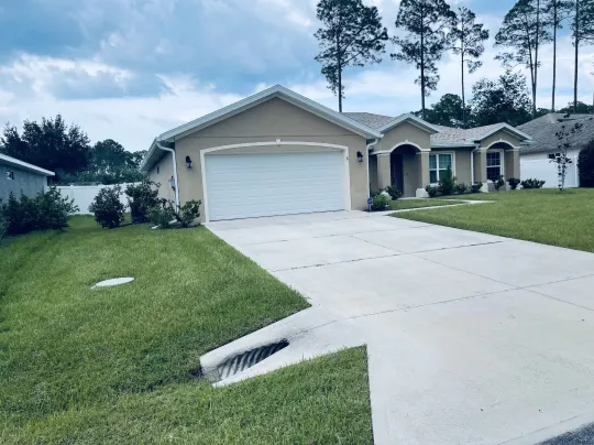 Modern And Spacious 4 Bedroom Home - Flagler Beach