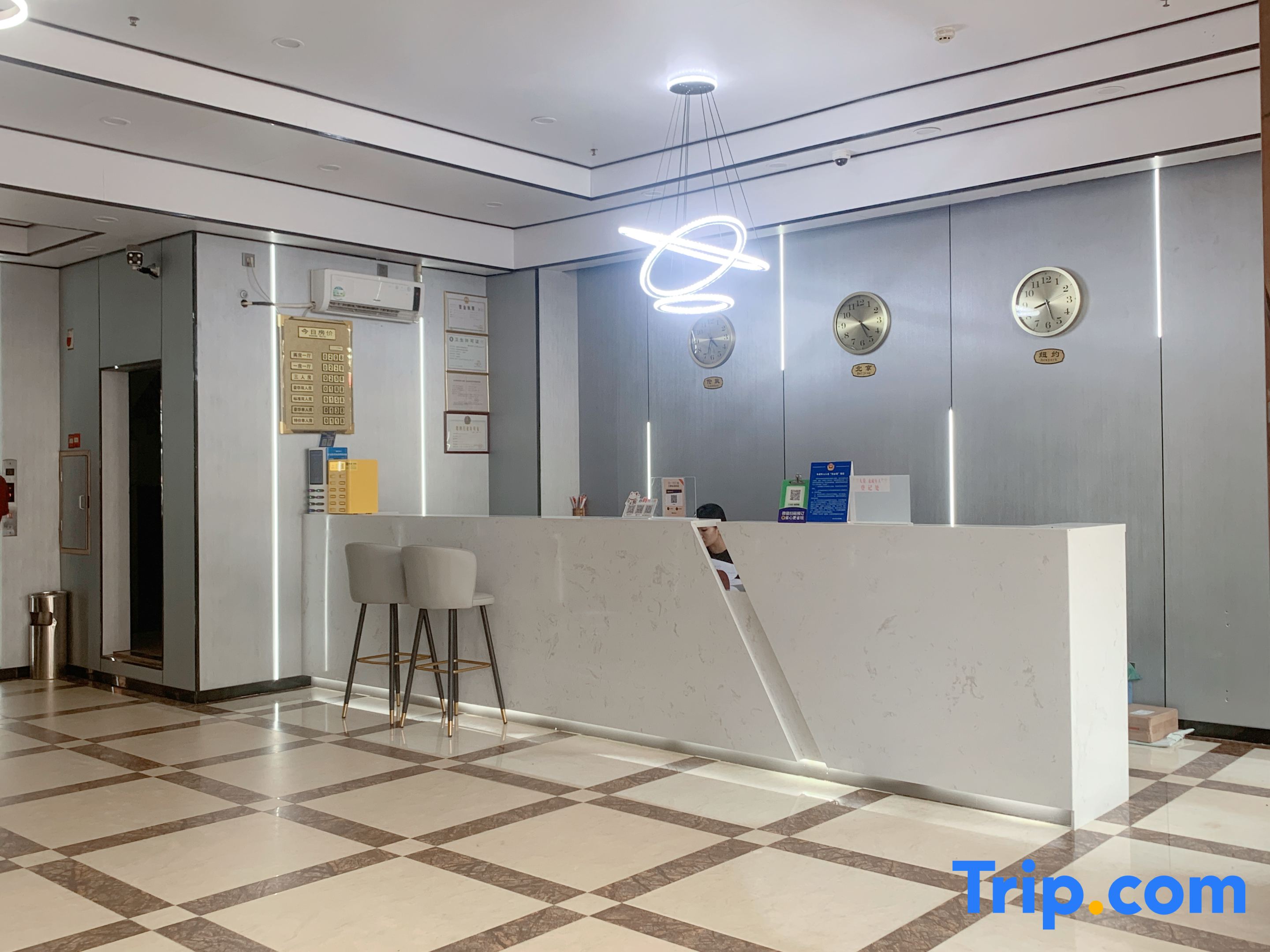 Xuwen Golden Apple Hotel (Chengdong Avenue) 予約 / アクセス情報 - NAVITIME Transit