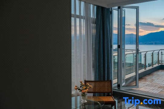 Dali Spring Villa · French Garden Sea Villa (Erhai Lake) 予約 / アクセス情報 ...