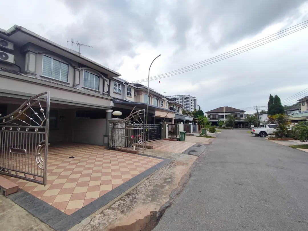 Sunny Homestay Kuching - Landed 14 Pax - Kuching