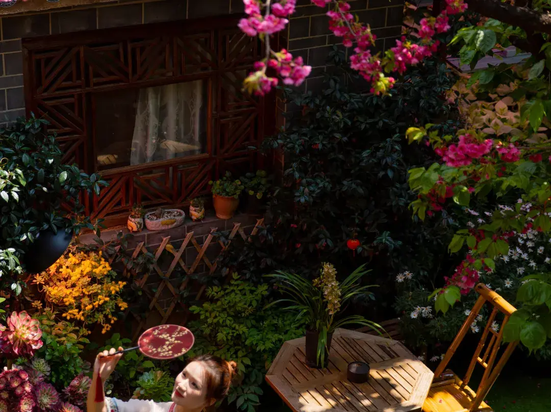 Floral Hotel· Yuebanwan | Coffee & Adorable Pets·sunlit Golden Mountains·designer Courtyard Hotel - Lijiang