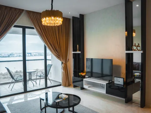 Epic Marina View 3br Permas Bathtub & Seaview - Masai