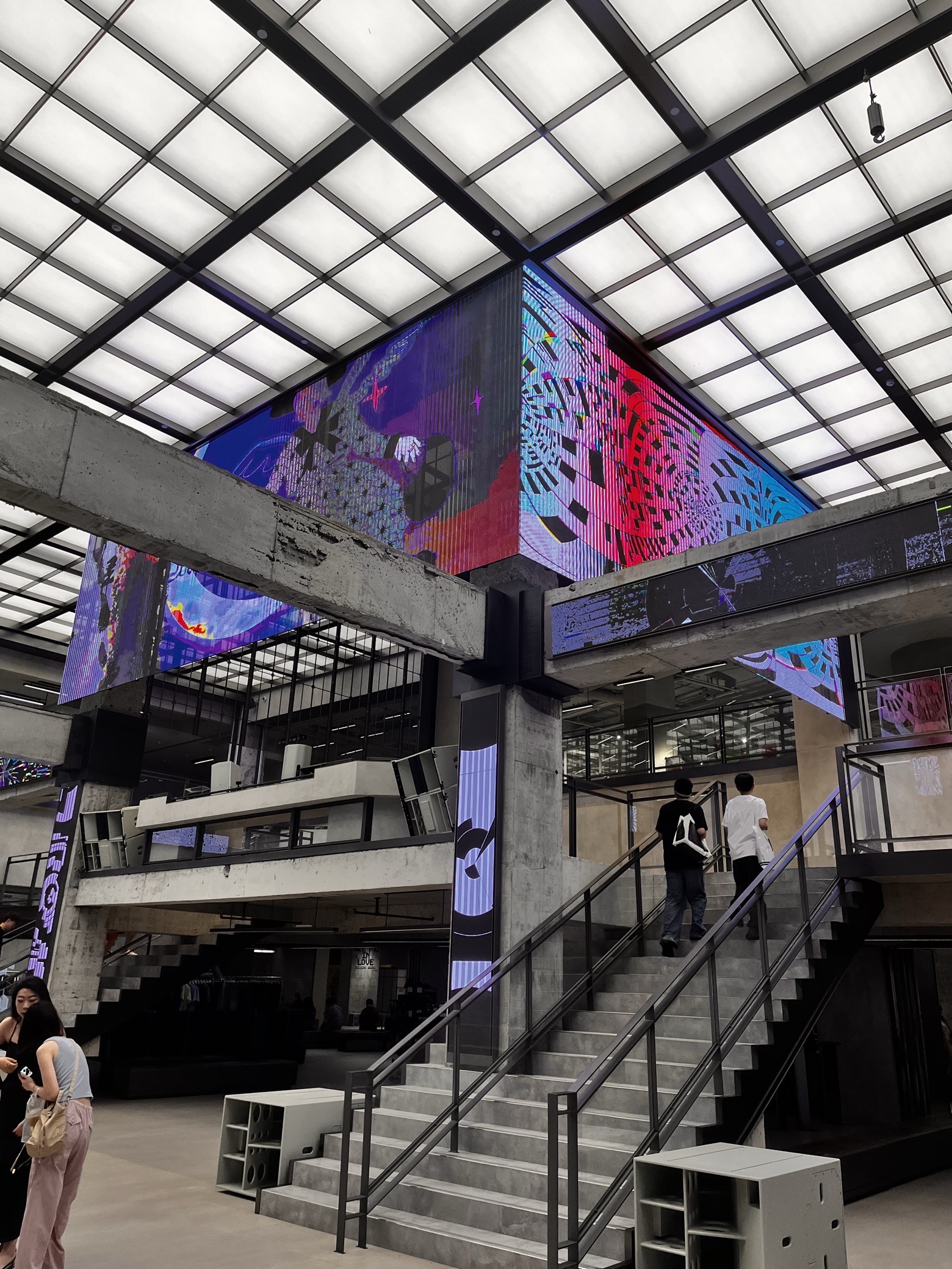 成都COSMO成都购物攻略,COSMO成都物中心/地址/电话/营业时间【携程攻略】