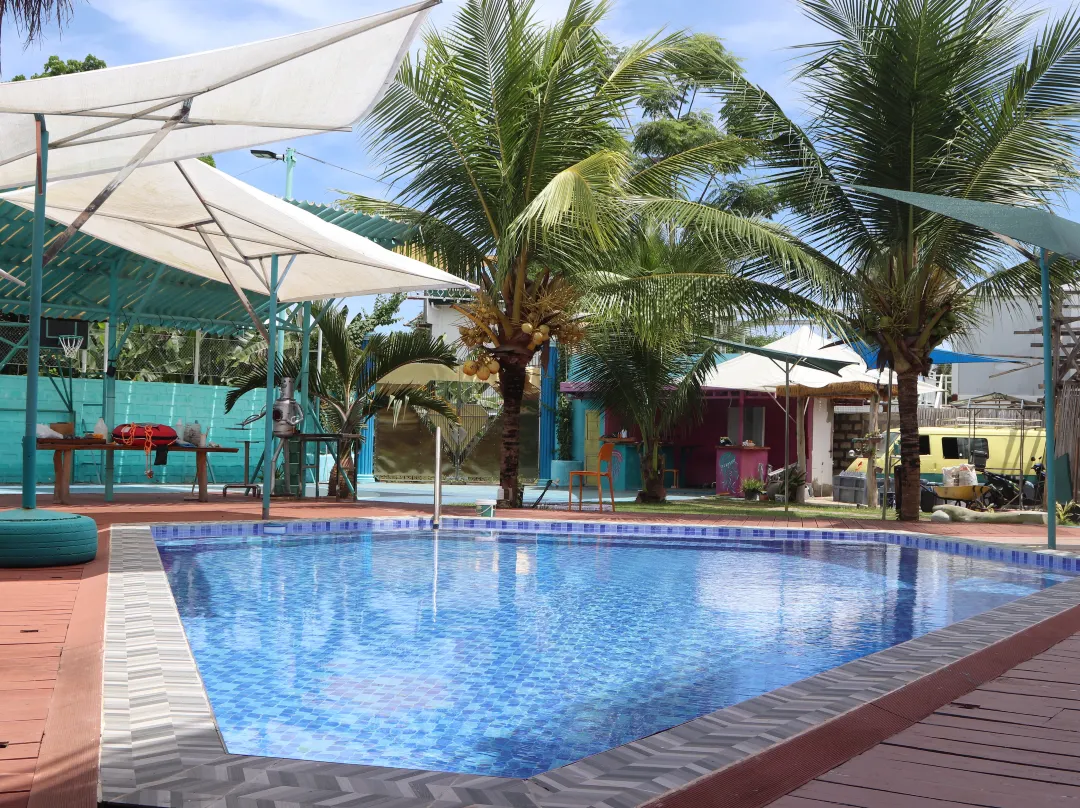 Partylandia Hostel - Panglao