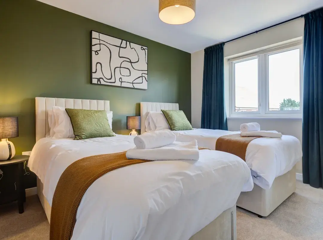 Sleeps 5 3 Bedroom House In Bourne With Parking - Bourne