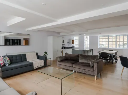 The Eyre Suite Two - Farringdon - By Frankie - London