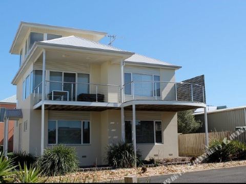 Salm3 - Salmon Row Smiths Beach - No worries Australia