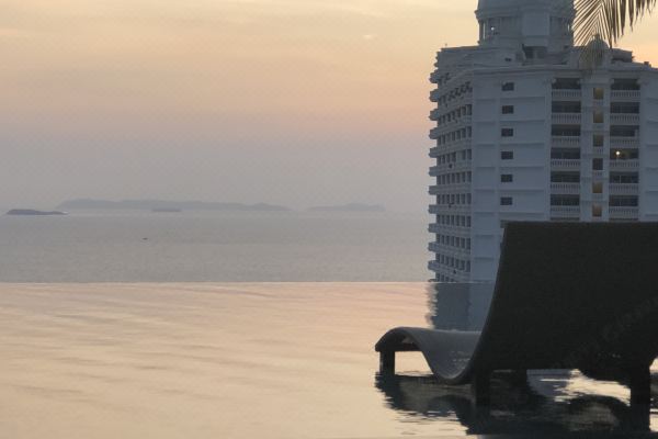 芭堤雅里维拉一期24网红无边际泳池海景公寓(Pattaya Rivera Phase I 24 Internet Celebrities ...