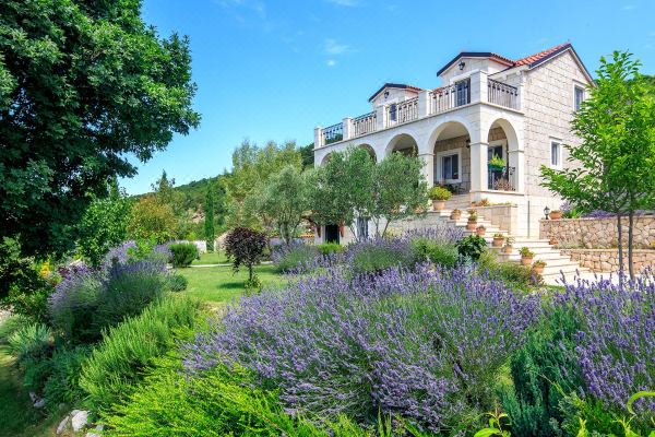 晚会别墅(Villa Gala & Villa Galina)预订价格,联系电话位置地址【携程酒店】