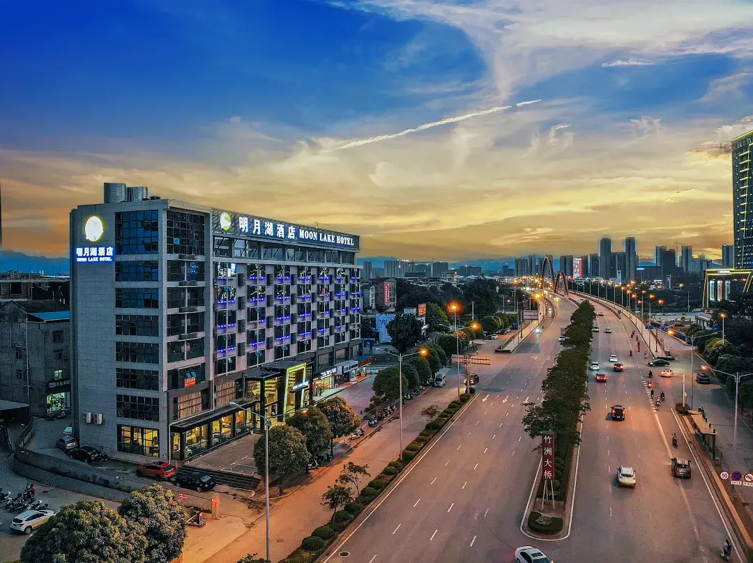 Moon Lake Hotel - Baise