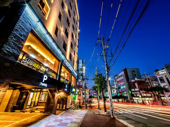 Ramada Jeju City Hall Jeju - 2022 hotel deals - Klook United States