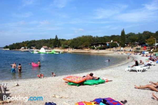 Apartments with a Parking Space Tar, Porec - 6948预订价格,联系电话位置地址【携程酒店】