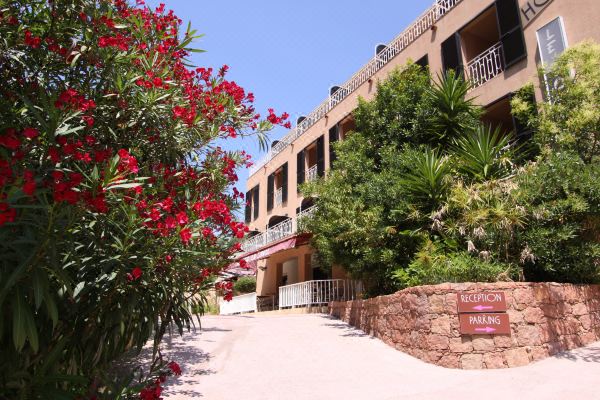 龙卡国际之家(Logis Hotel le Lonca)预订价格,联系电话位置地址【携程酒店】