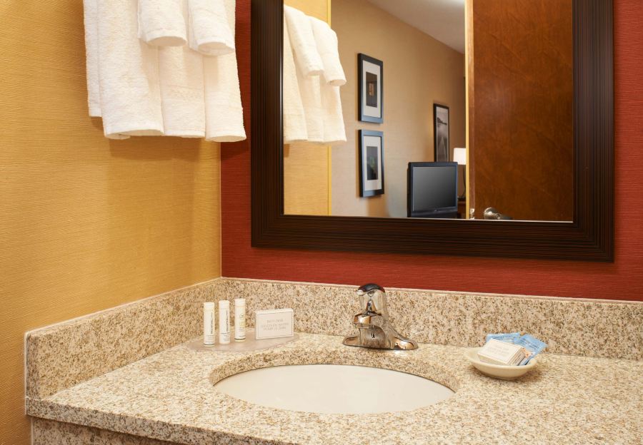 Courtyard Marriott Bathroom Provo