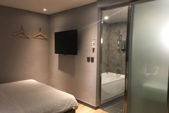 MOMO 酒店(Momo Hotel)预订价格,联系电话位置地址【携程酒店】