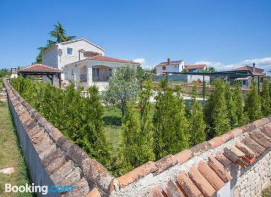 Quaint Stone Villa with Swimming Pool in Kastelir预订价格,联系电话位置地址【携程酒店】