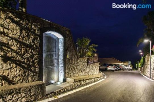 Luxury Taorum Villa with Spectacular Sea Views in Taormina预订价格,联系电话位置地址 ...