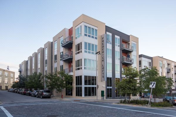 前台 | 米尔瓦基市中心弗雷德里克阁楼公寓(Frontdesk | Frederick Lofts Downtown Milwaukee)预订 ...