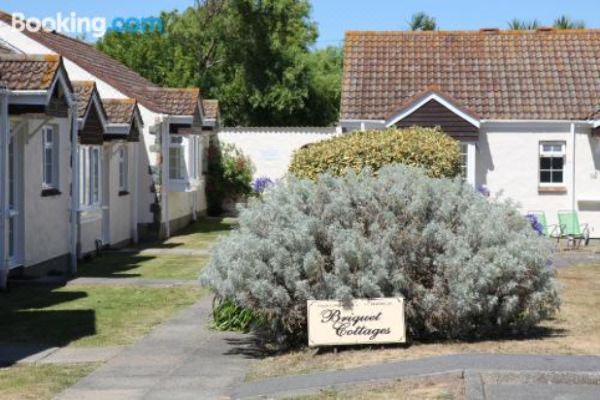 海峡群岛根西布里奇特度假屋(Briquet Cottages, Guernsey,Channel Islands)预订价格,联系电话位置地址【携程酒店】